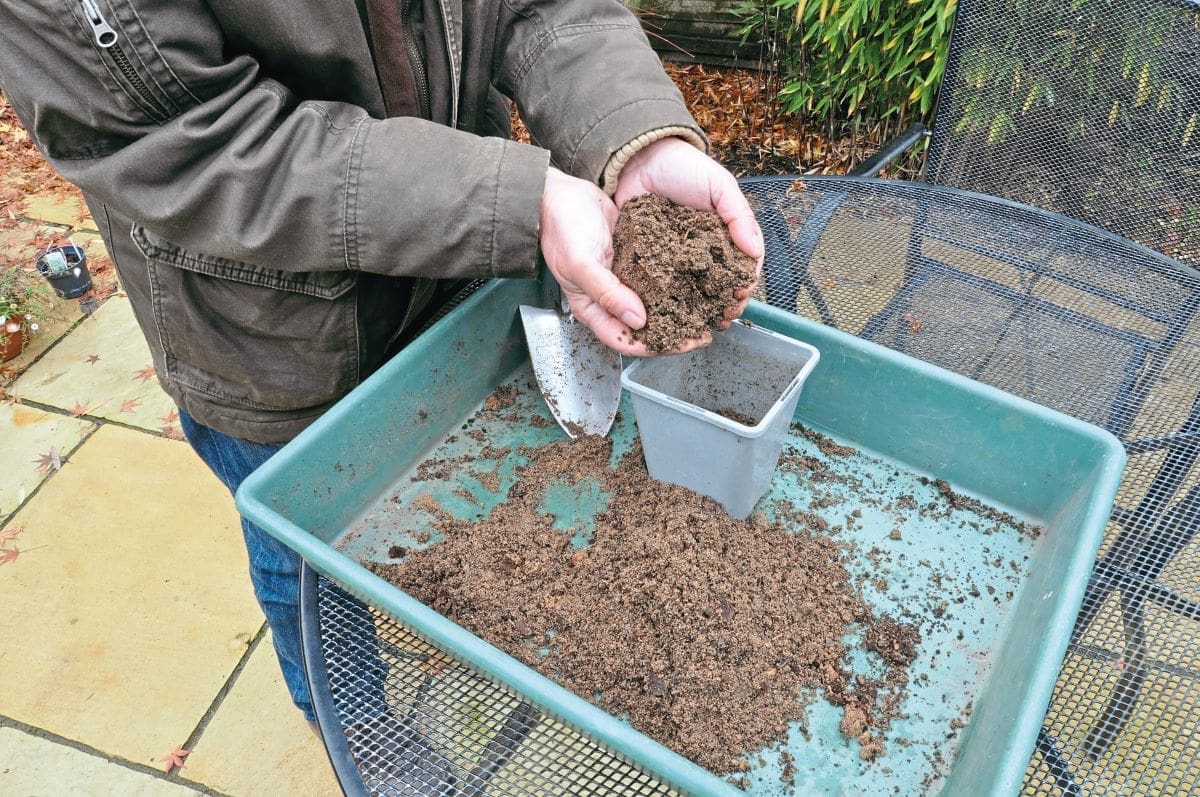 How to make your own peat-free potting compost | Kitchen Garden