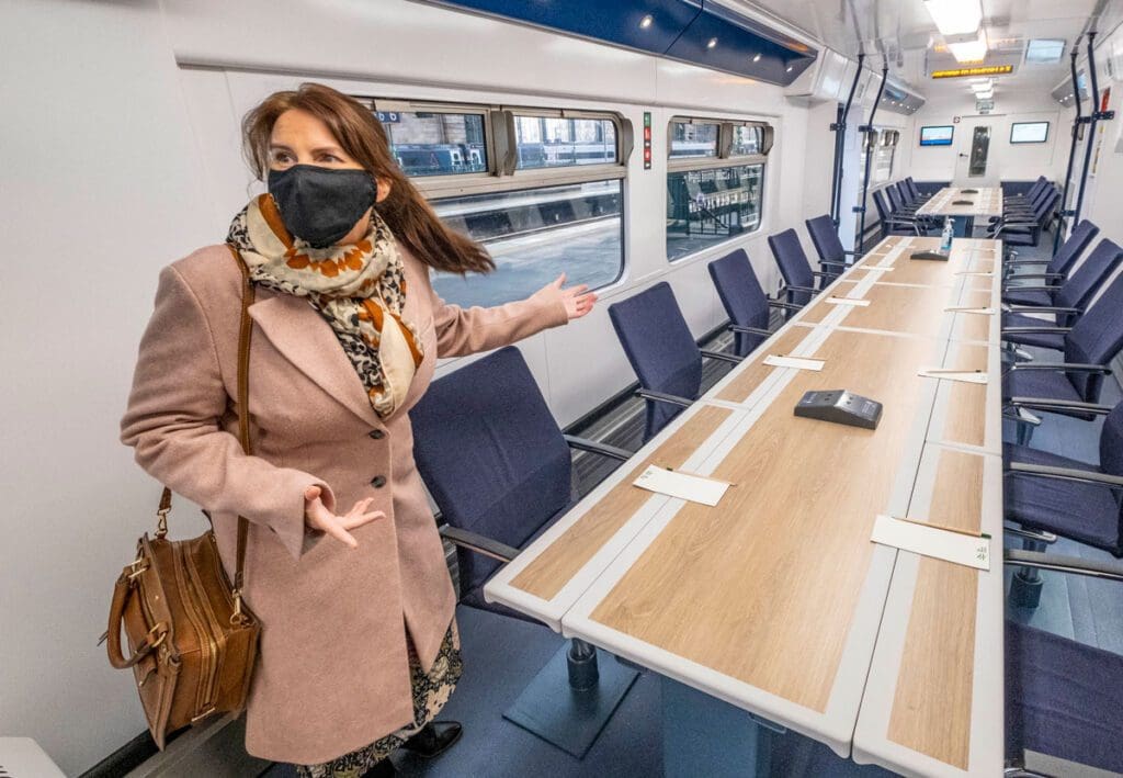 DfT minister tours British low-carbon trains at COP26