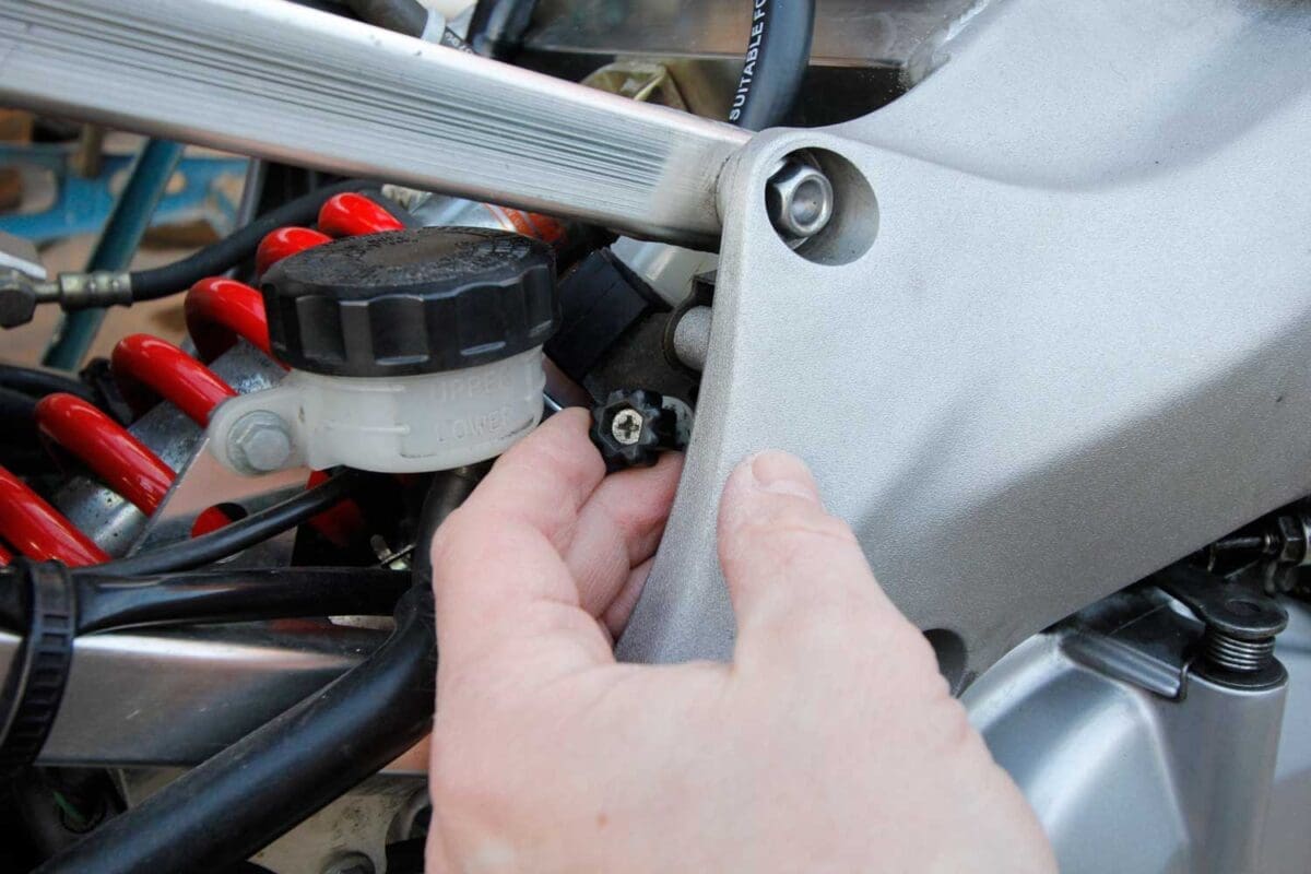 How to balance carbs on your motorcycle | MoreBikes