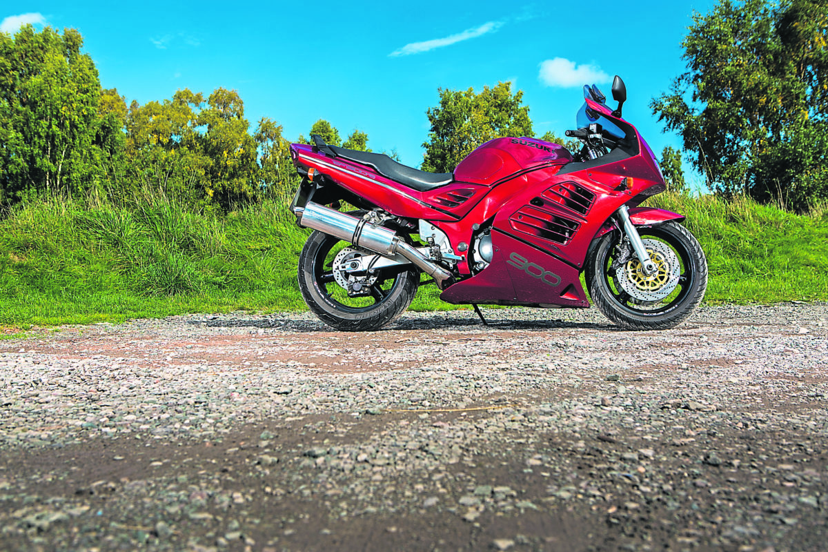 Cost-effective Classics: SUZUKI RF900 | MoreBikes