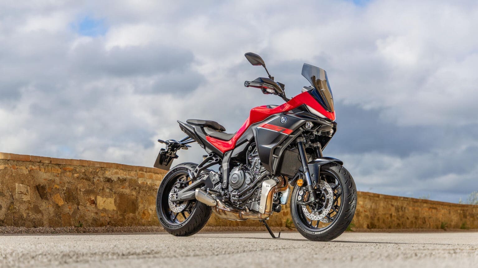 YAMAHA: 2025 TRACER 7 & GT Unveiled: Sharper Styling, Smarter Tech ...