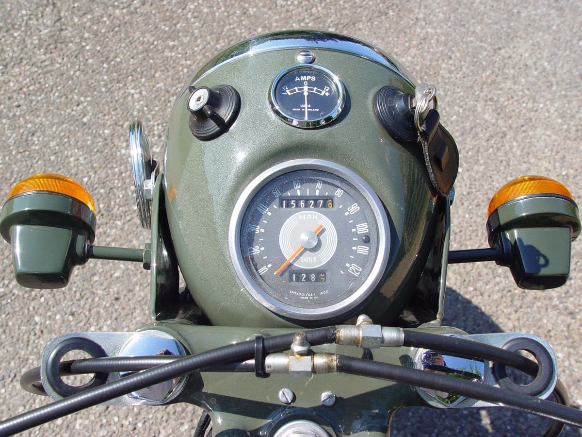 BSA Singles: C15 vs B40 | Classic Bike Hub
