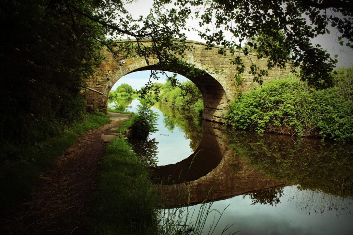 Exploring the Leeds & Liverpool Canal | Towpath Talk
