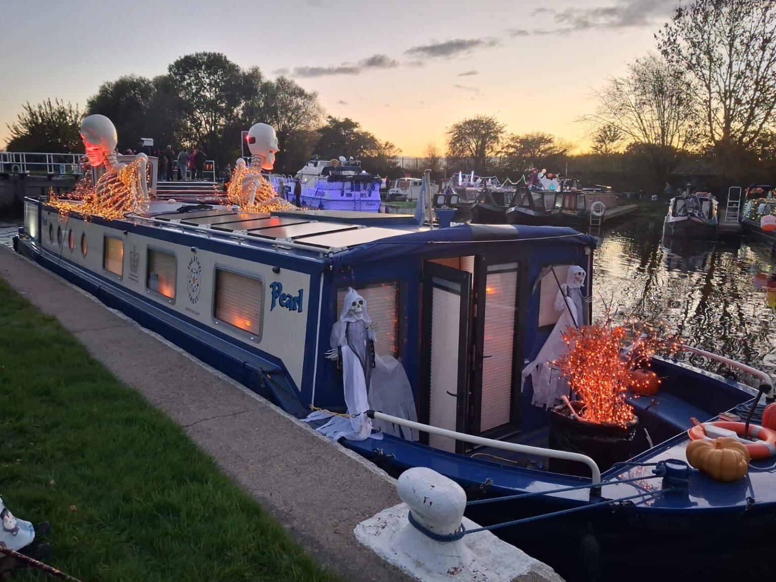 AWARD WINNING South Yorkshire Community Barge ‘Lights Up’ the Ghost ...